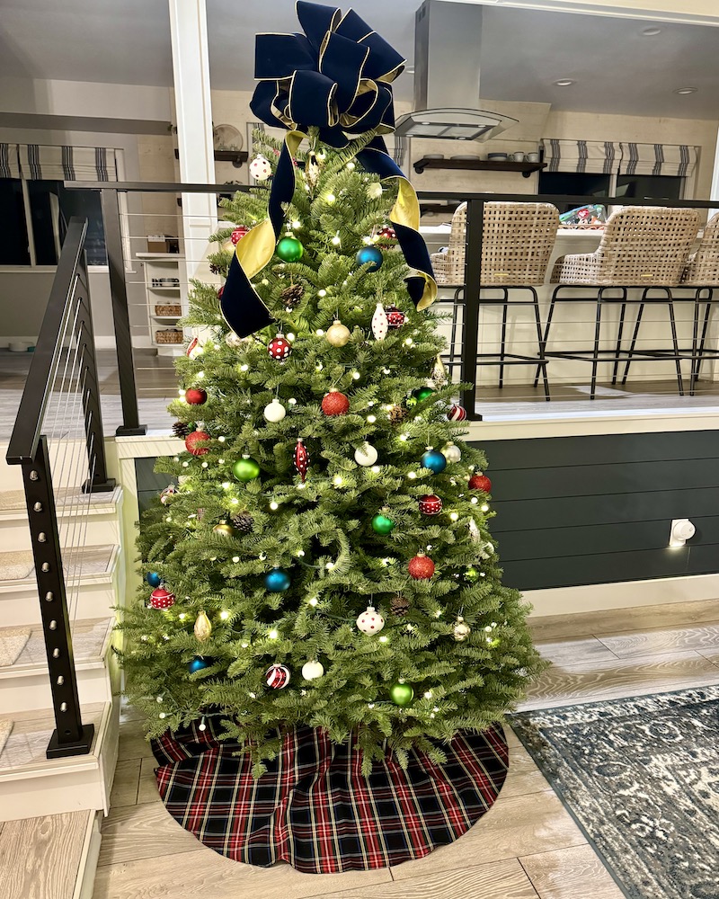 Classic Preppy Christmas Tree Ideas for a Coastal Home